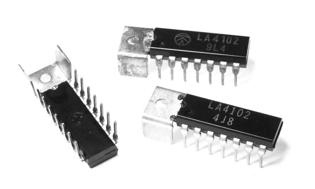 IC LA4102 - Scientific Gate